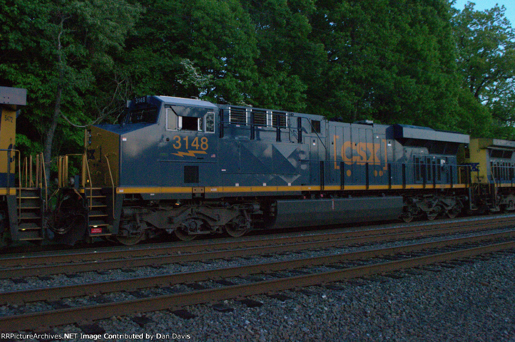 CSX ES44AH 3148 trails on Q034-17